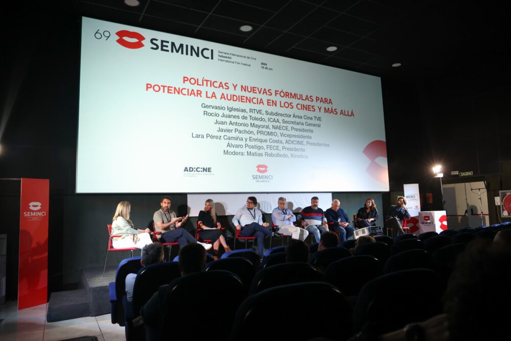 Adicine entrega el Premio MERCI en Seminci a Milagros Mayi de RTVE